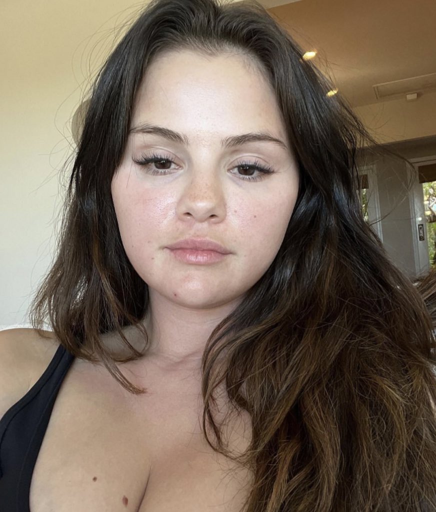 AS on Twitter: "RT @archivesgowmez: no makeup, no hairstyle, just her pretty face she’s so real"