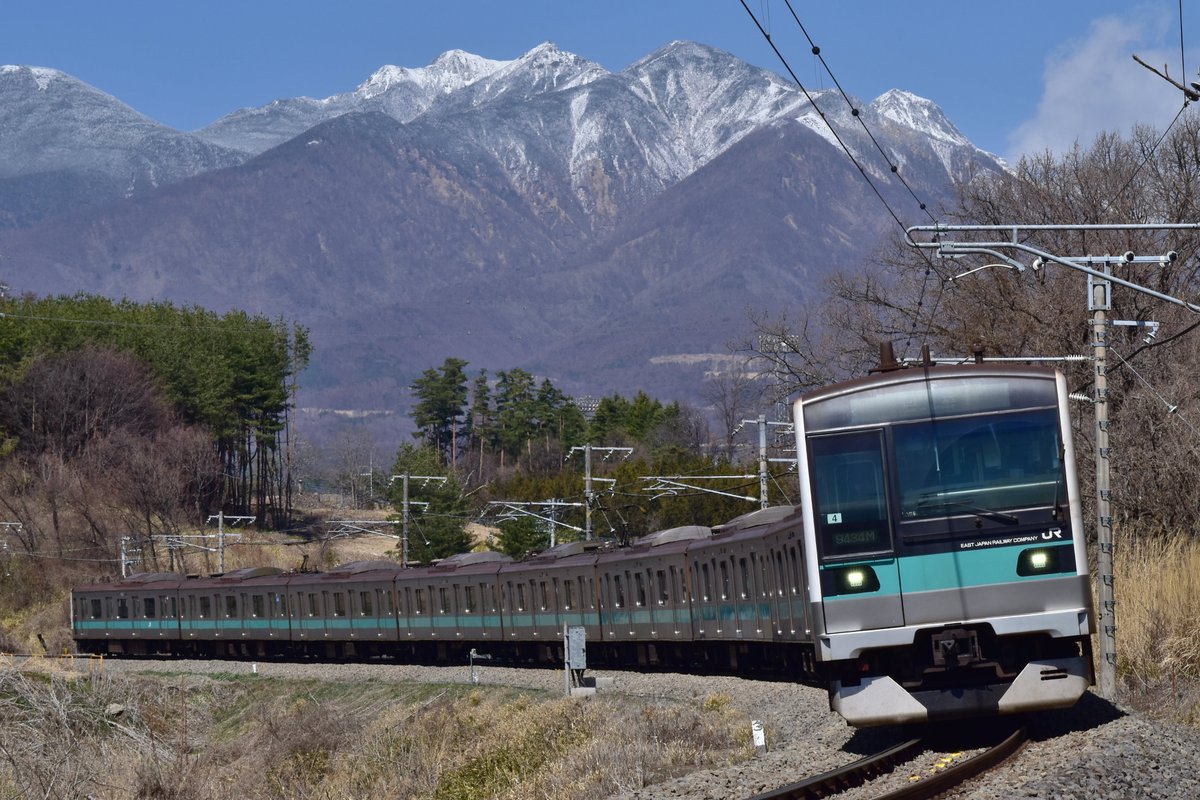 狂乱のｻﾝｼｬｲﾝ233 on Twitter: "冠雪八ヶ岳+LEDヘッドライトのE233-2000 撮りたかったところで撮れて満足…"