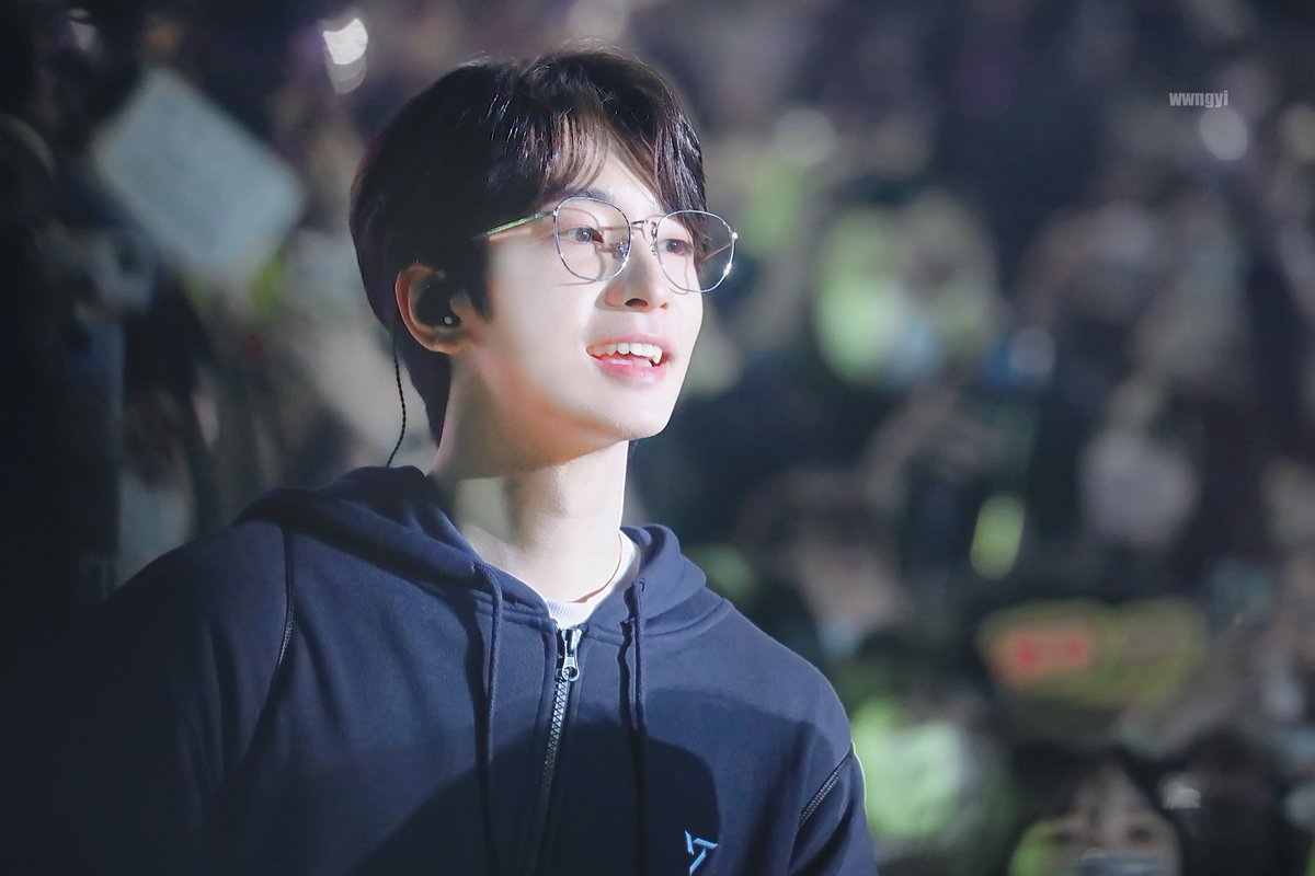 ♡🪐🫧 on Twitter: "RT @WonuneunGoyangi: 230312 캐럿랜드 #원우 #세븐틴 #WONWOO #SEVENTEEN"