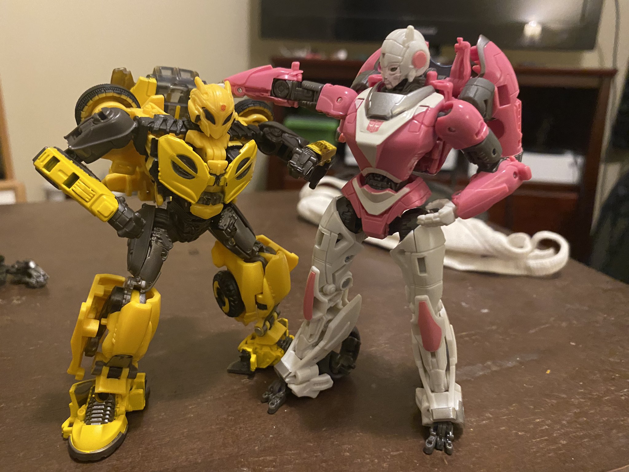 Transformers Prime Bumblebee And Arcee In Love