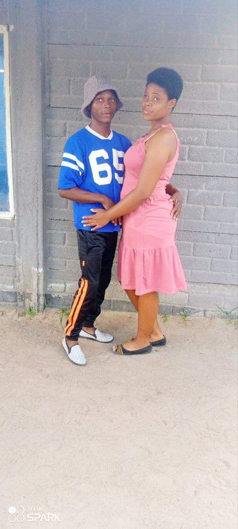 BO$$ W∆£€°🇿🇼 on Twitter: "Dude can't keep hands off nyash even for a second. Hai madodha nikisi😅"