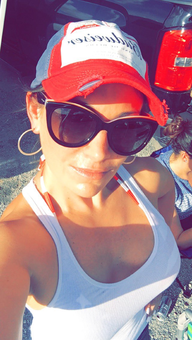 Just Mindy 🐊 on Twitter: "Remember when you posted this pic trying to make voters believe you ...