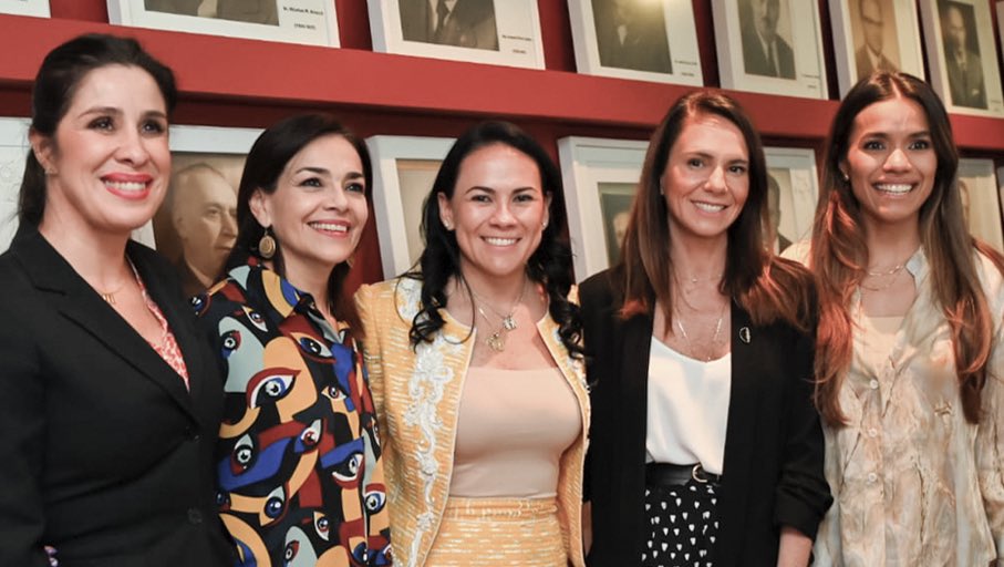 Alejandro Fernández C on Twitter: "Cada sector tiene un papel fundamental para el crecimiento ...