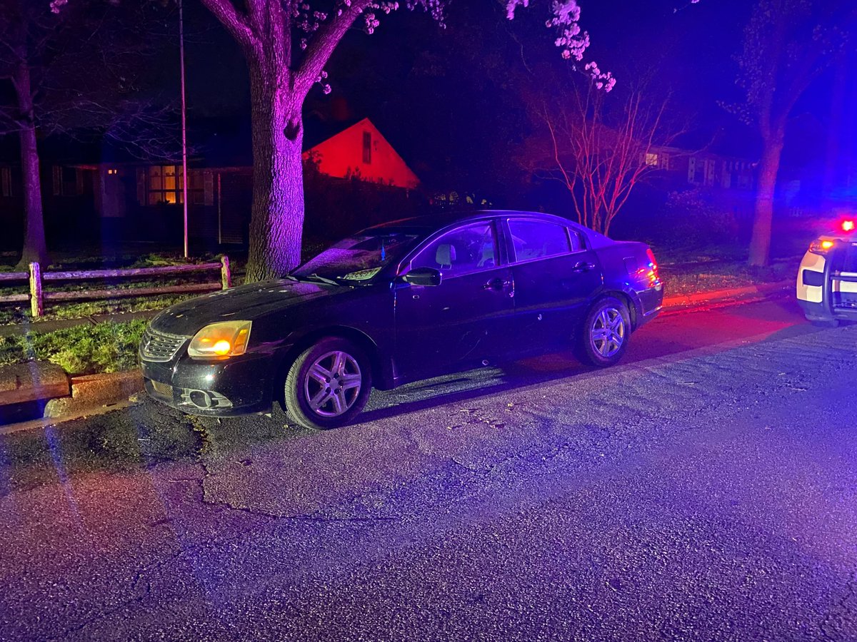 Allison Papson On Twitter Breaking Man Shot While Driving A Car