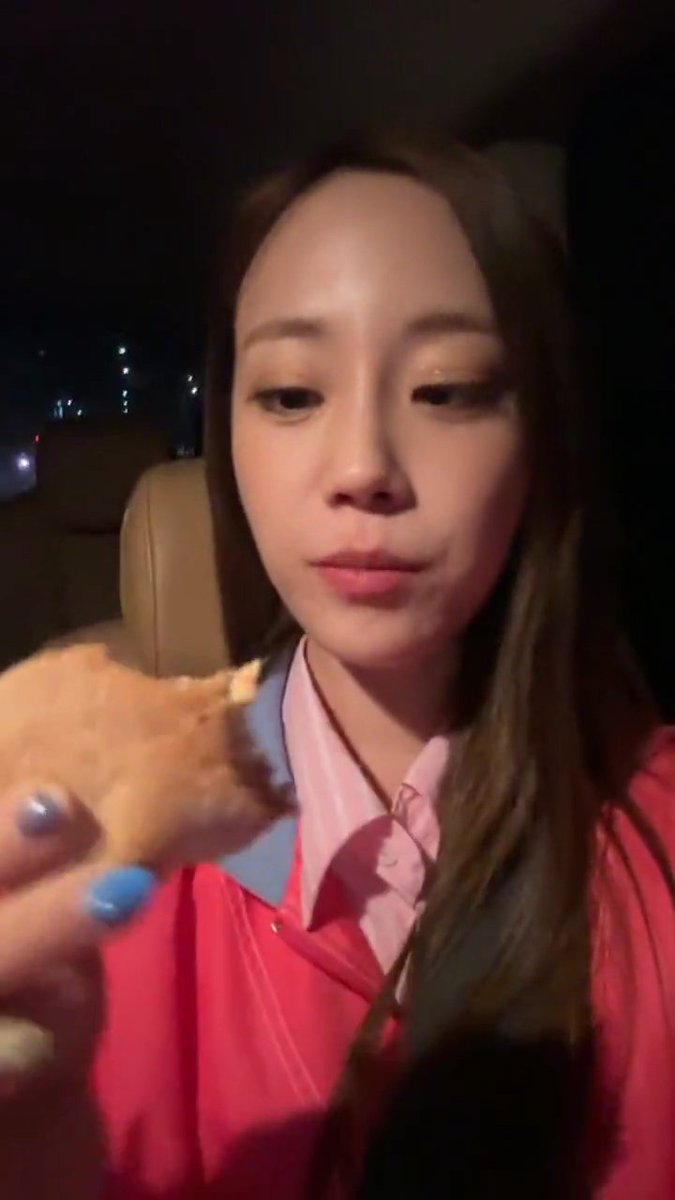YuTing_(劍道) on Twitter: "RT @KARALAB_TW: 허영지 230315 Instagram Live full ver. 🔗https://youtu.be ...