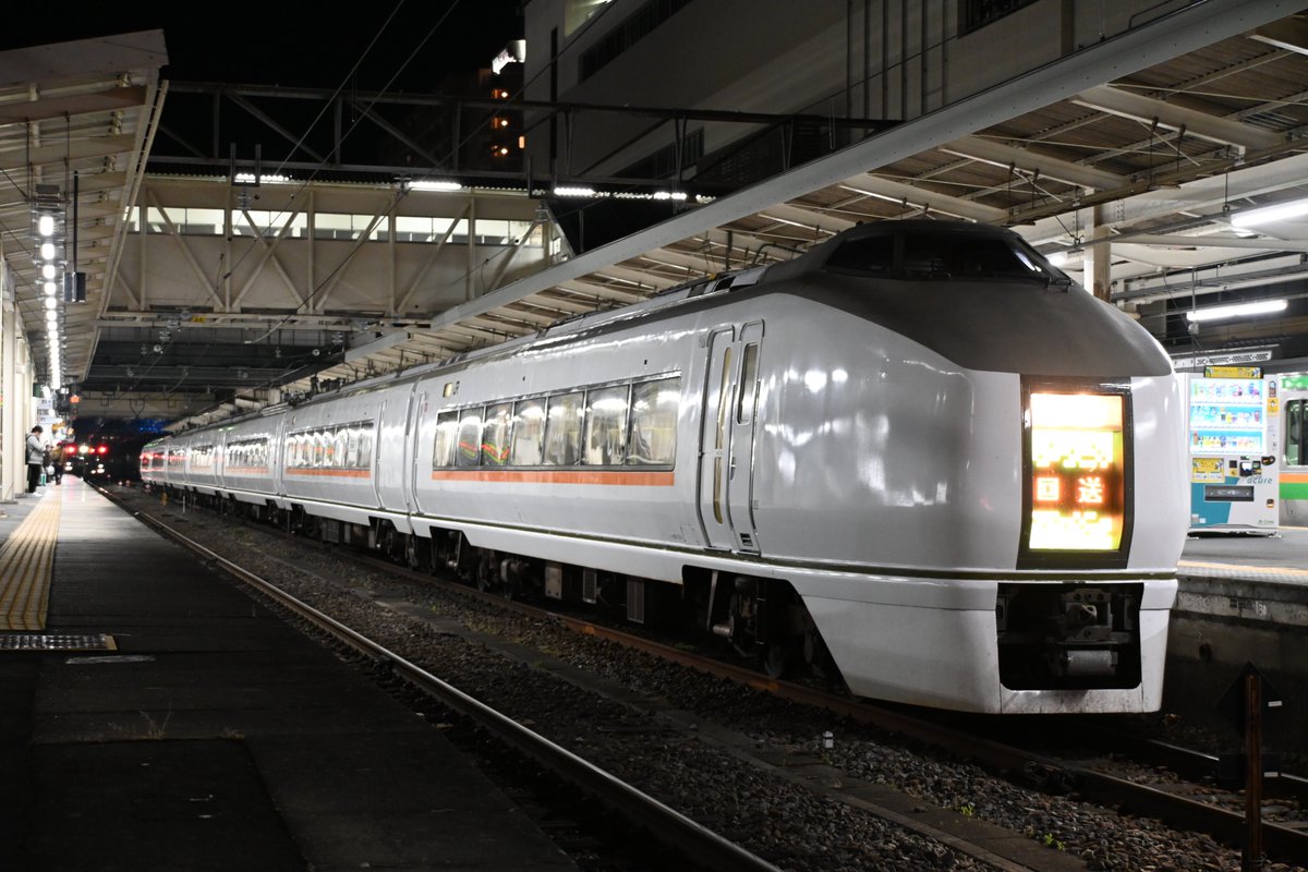 写真垢 on Twitter: "651系1000番台OM204 特急スワローあかぎ9号@上野、高崎 E2系1000番台J74 とき348号@高崎 JR東日本パスの残り一回分を消化。"