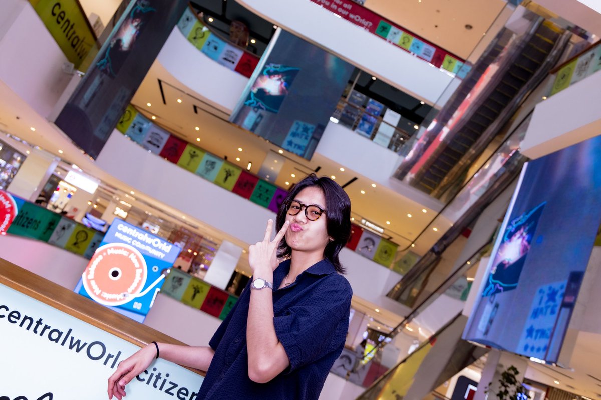 centralwOrld on Twitter: "วันนี้ ซาร่า แวะมาฟังเพลงด้วยน้า เพลงใหม่ #คืนให้ ของ #sarahsalola ...