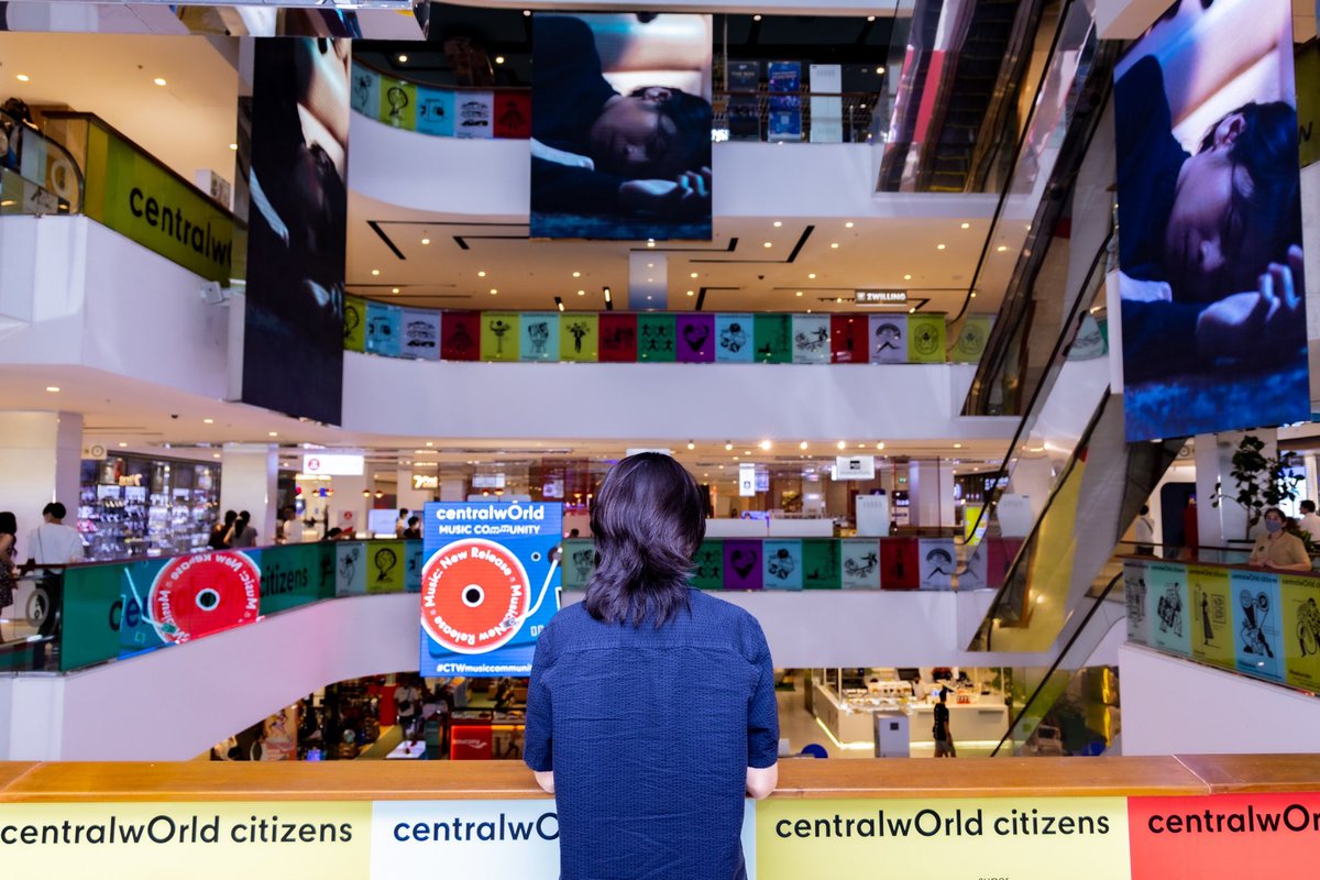 centralwOrld on Twitter: "วันนี้ ซาร่า แวะมาฟังเพลงด้วยน้า เพลงใหม่ #คืนให้ ของ #sarahsalola ...