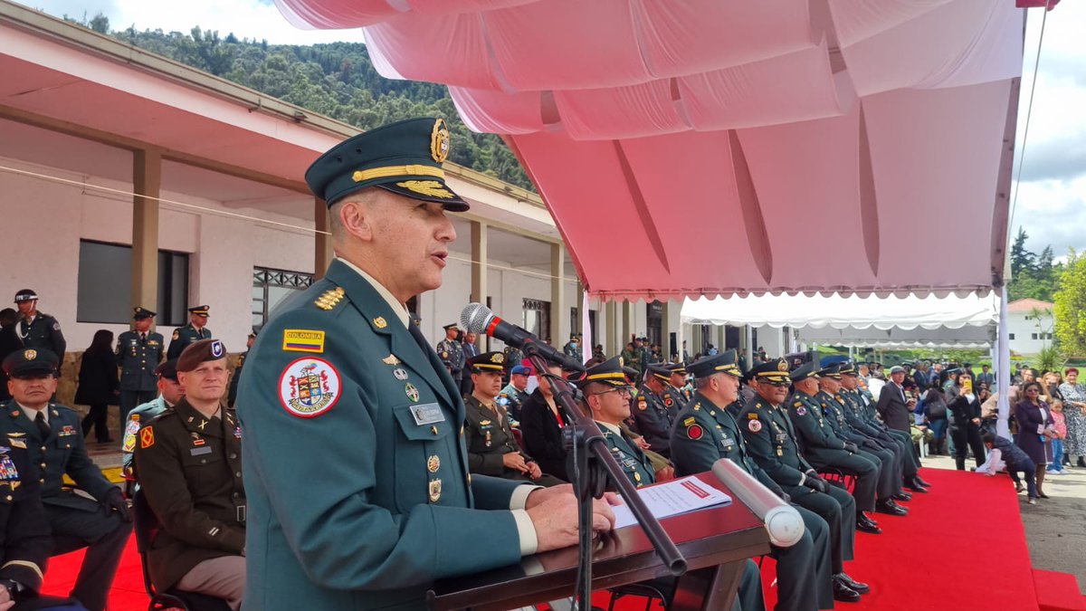 Quinta División del Ejército Nacional on Twitter: "El comandante del @COL_EJERCITO acompañó la ...