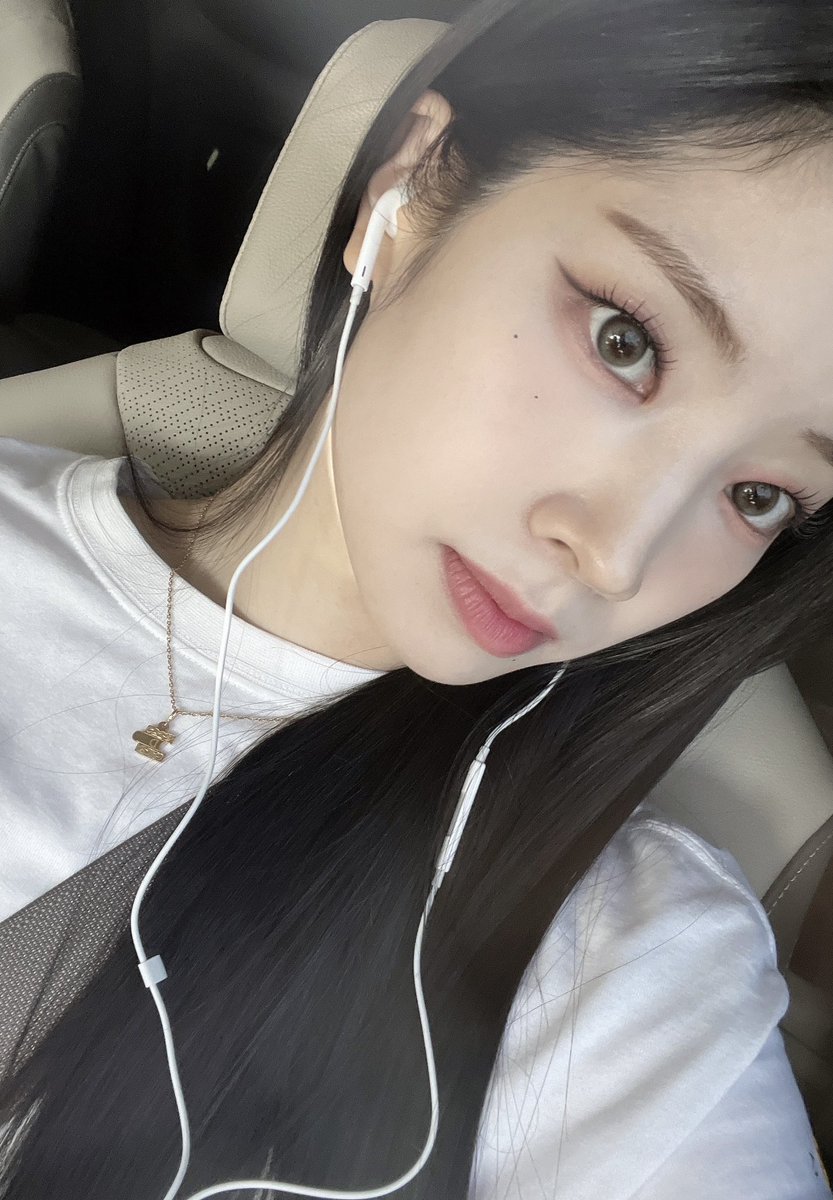 둡 on Twitter: "[230316] — 🍫📸"