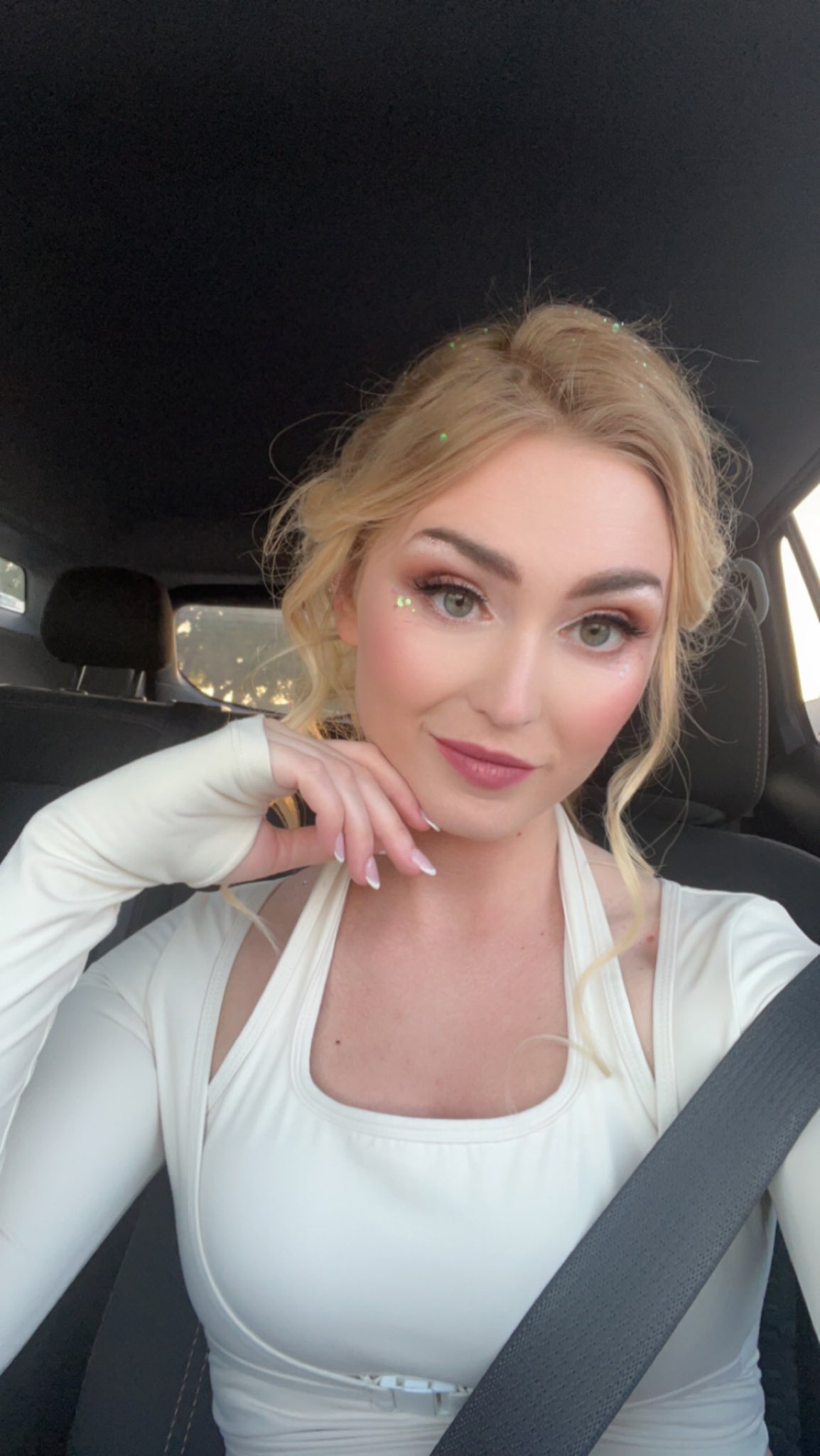 Queen of Droogs on Twitter: "Just got done with a shoot and I don’t want to take my mermaid ...