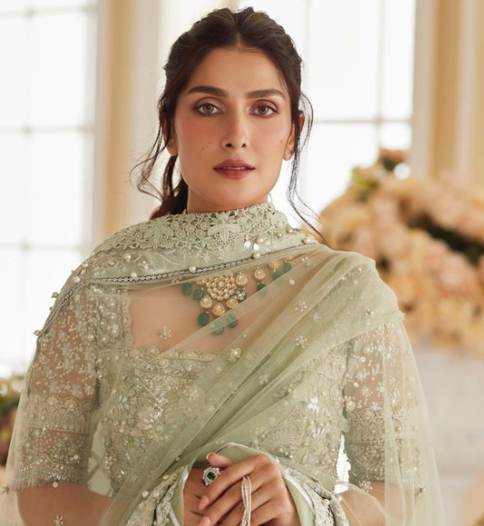 Aiza Khan Pics Large