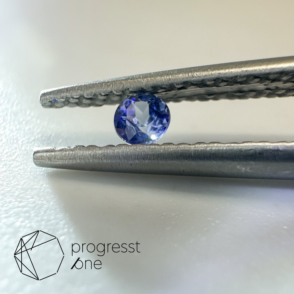 progresstone on Twitter: "アメリカ三大宝石のひとつで レアルースのひとつでもある ベニトアイト ダイヤモンドと 同じくらいのファイアがあり 輝きはとても素晴らしいです ...