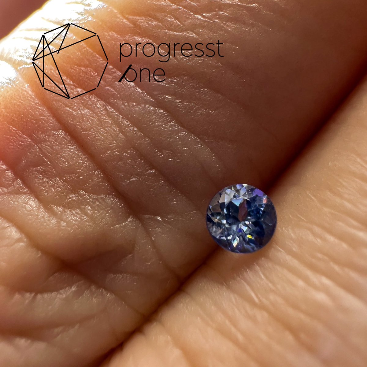 progresstone on Twitter: "アメリカ三大宝石のひとつで レアルースのひとつでもある ベニトアイト ダイヤモンドと 同じくらいのファイアがあり 輝きはとても素晴らしいです ...