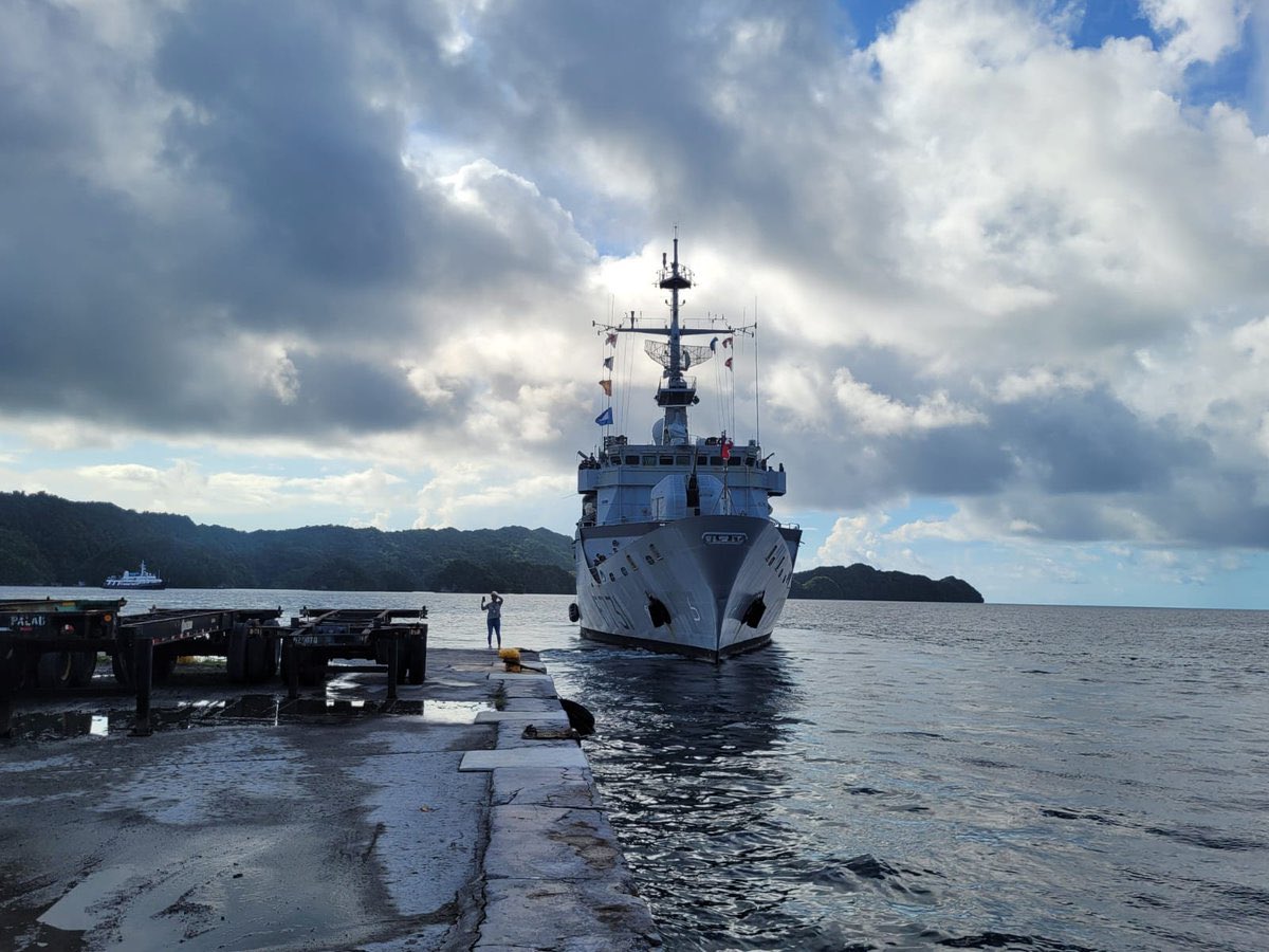 WarshipCam on Twitter: "French Navy Floreal-class frigate FS Prairial (F731) coming into Koror ...