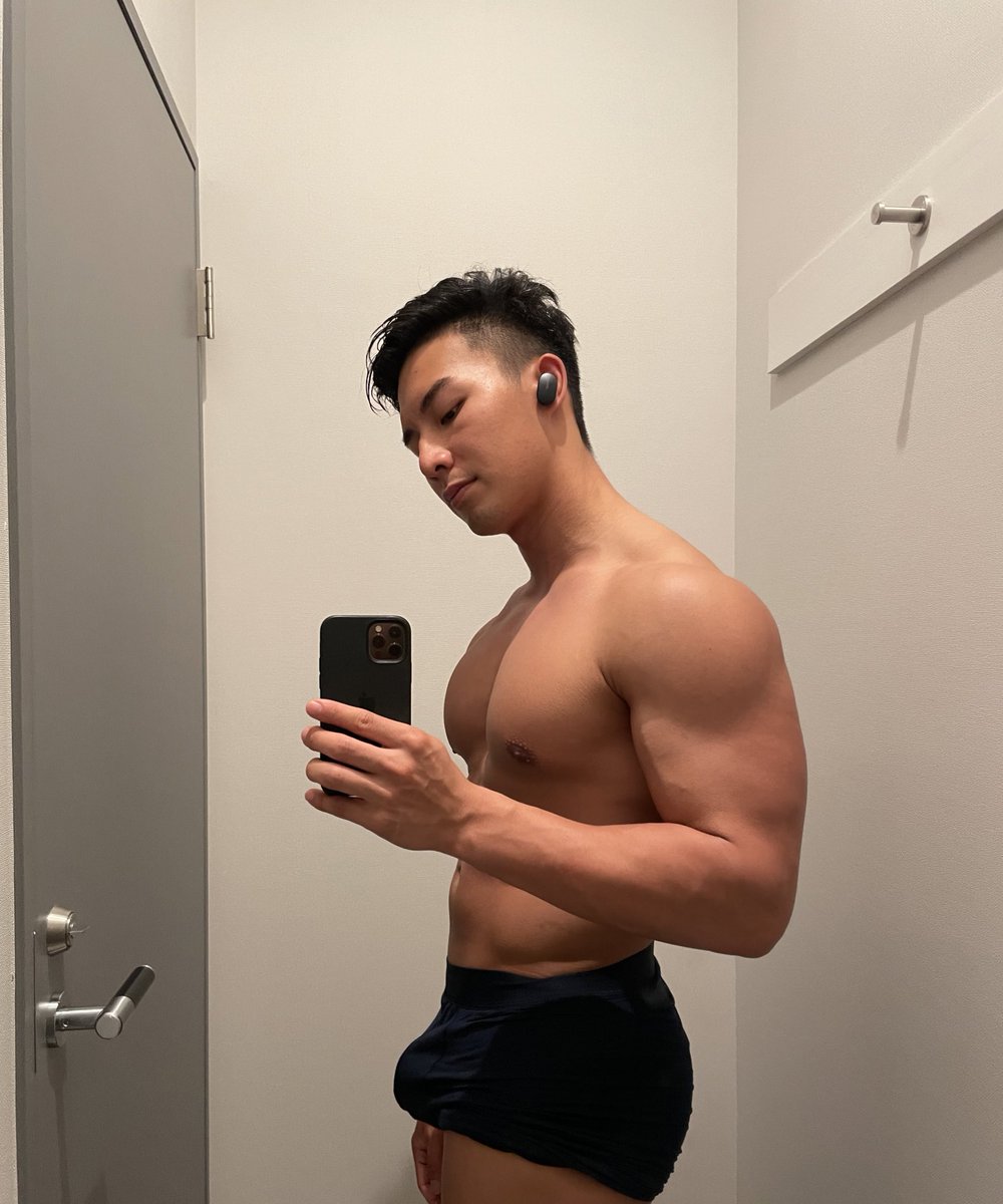 Ryu christiano on Twitter: "大会から約+12〜3kg？くらいかな 横からだとそうでもないけど前から撮るとかなりムチムチしとる🥵 https://onlyfans ...