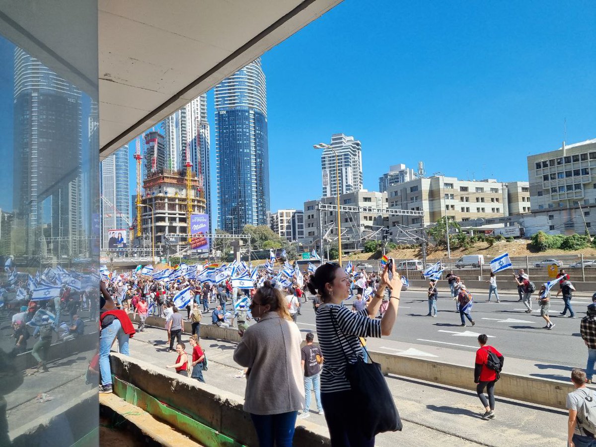 ynet עדכוני on Twitter: "איילון דרום נחסם שוב | משדר מיוחד עם כל העדכונים https://bit.ly/3ll71z2"