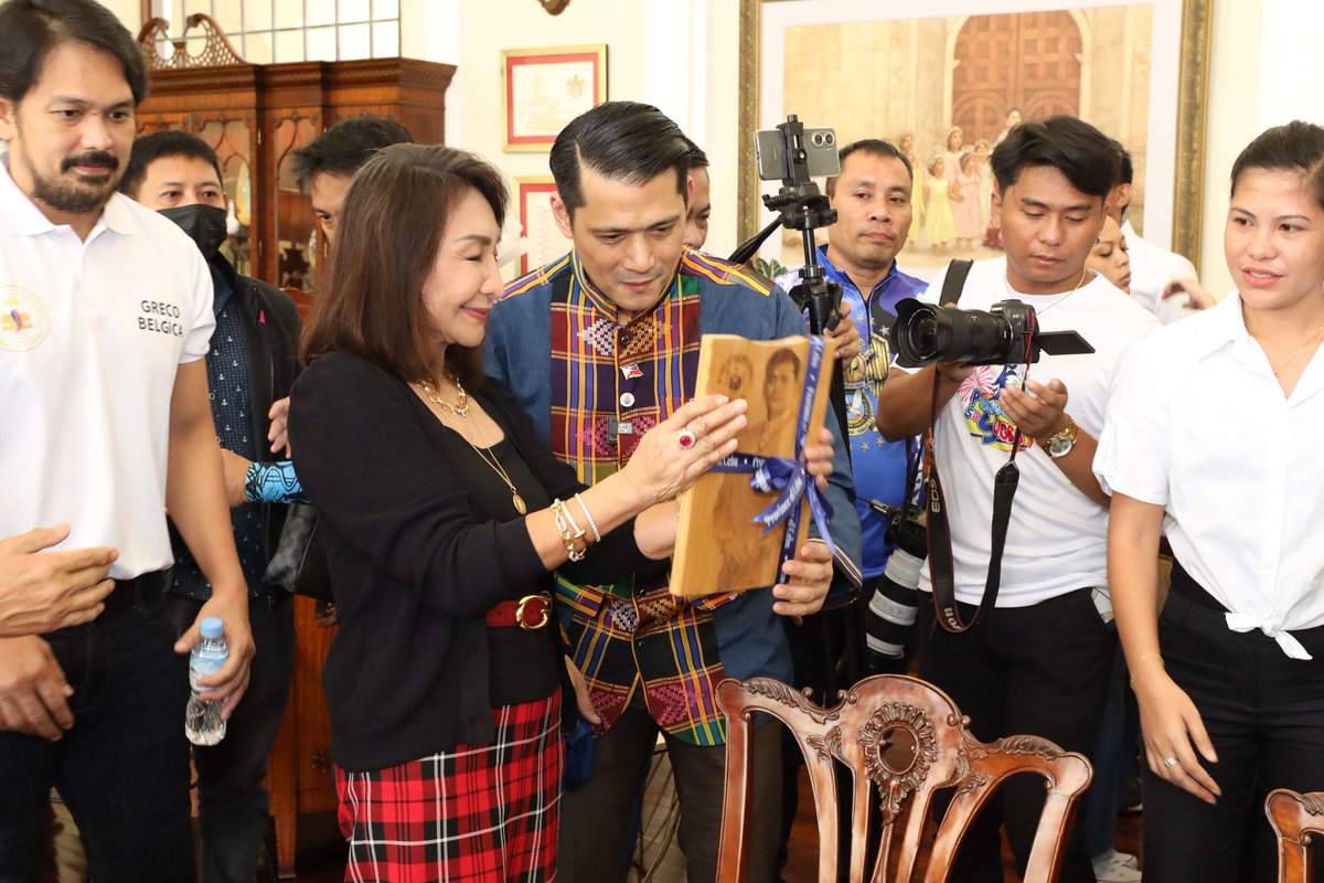 SMNI News on Twitter: "Senator Robinhood Padilla visits Cebu Gov. Gwen ...