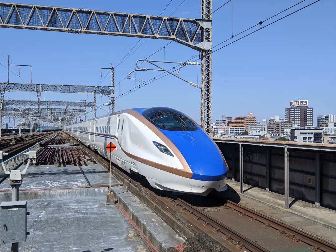 ゆうかな76 on Twitter: "2023/3/14 ※編集なし※スマホで撮影 JR東日本 新幹線 銀つば見れた！旧塗装最高〜！ #E2系 #E3系 #E7系"
