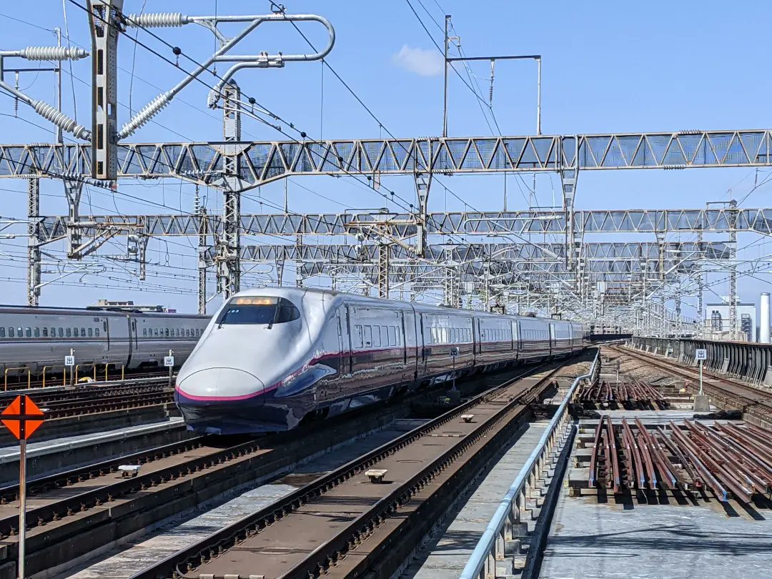 ゆうかな76 on Twitter: "2023/3/14 ※編集なし※スマホで撮影 JR東日本 新幹線 銀つば見れた！旧塗装最高〜！ #E2系 #E3系 #E7系"