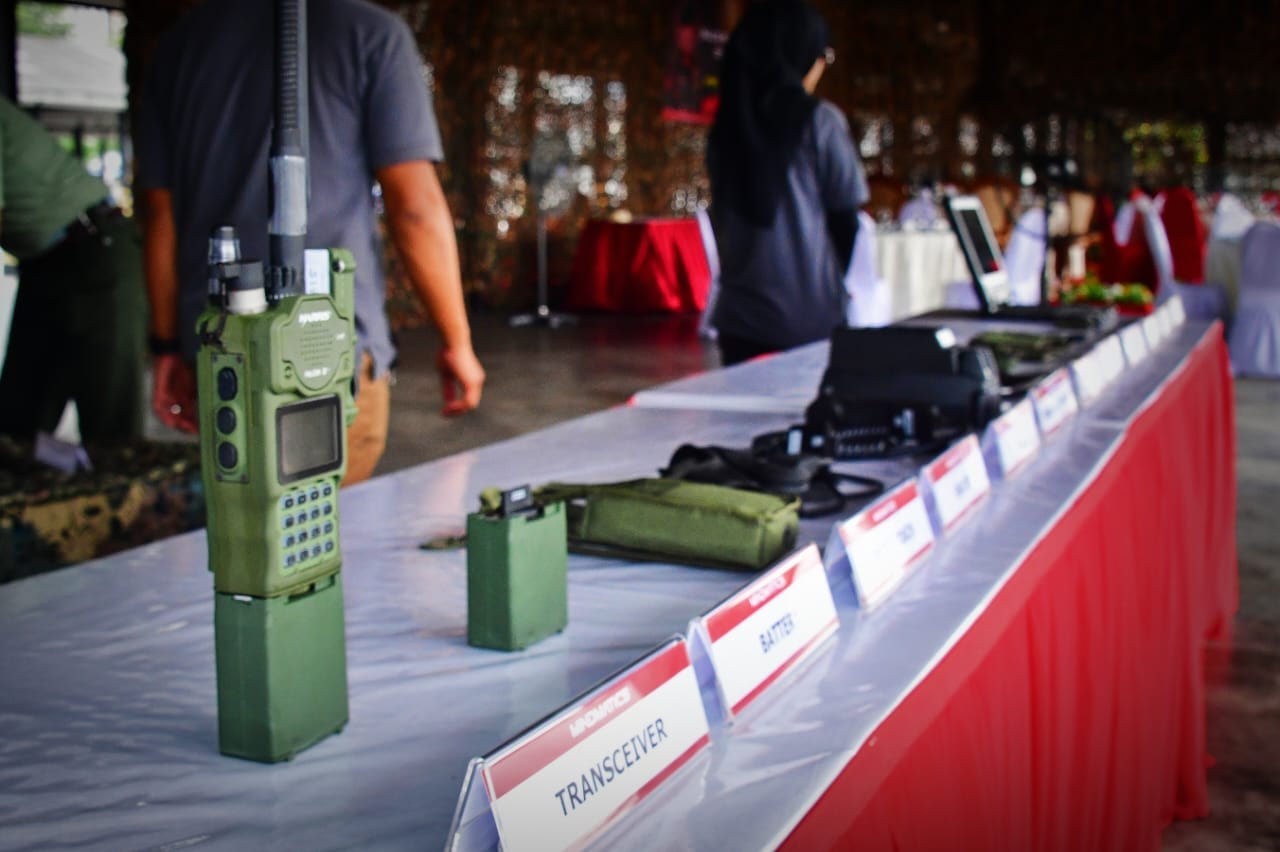 Garuda Rajawali 🇲🇾💉💉💉 on Twitter: "5. 1000x L3Harris FALCON III handheld VHF Section Set by ...
