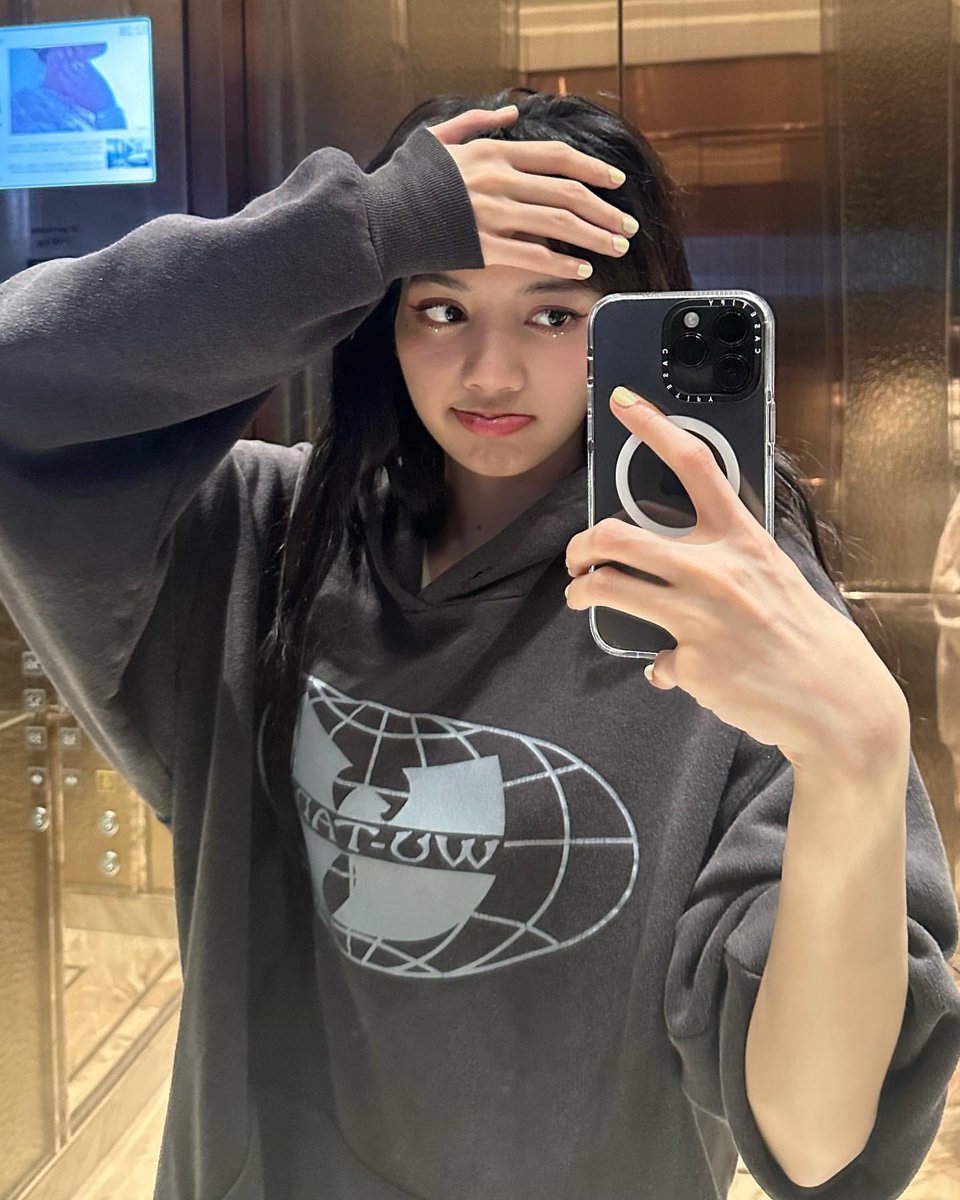 ᴍᴀɢᴀᴢɪɴᴇ• on Twitter: "RT @LISANATIONS_: (2) 🔗 https://instagram.com/p/Cp2xatUPzYr/?igshid ...