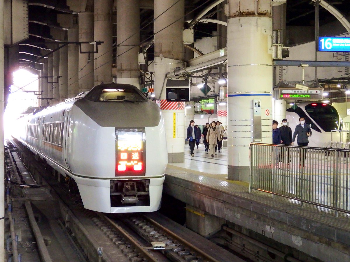 モハネ・ゴーパッサン on Twitter: "#651系たくさんの思い出をありがとう #ありがとう651系 #651系 上野駅で束の間、後輩E657系と並ぶ651系 。床下から確かに伝わる主 ...