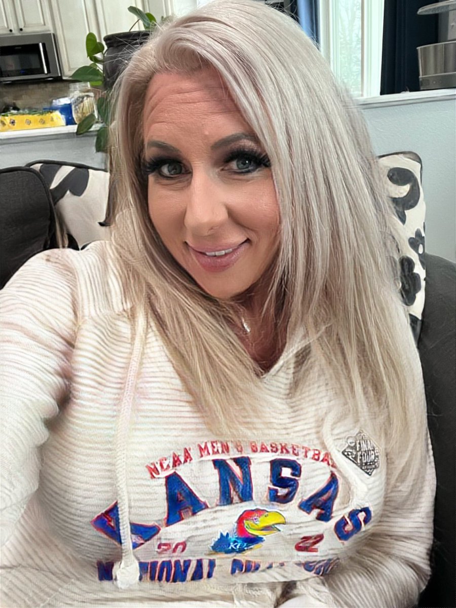 Lieutenant Bella Lexi On Twitter Watching Kuhoops ๐๐ ๏ธ Rockchalk Ltbellalexi Marchmadness 1077