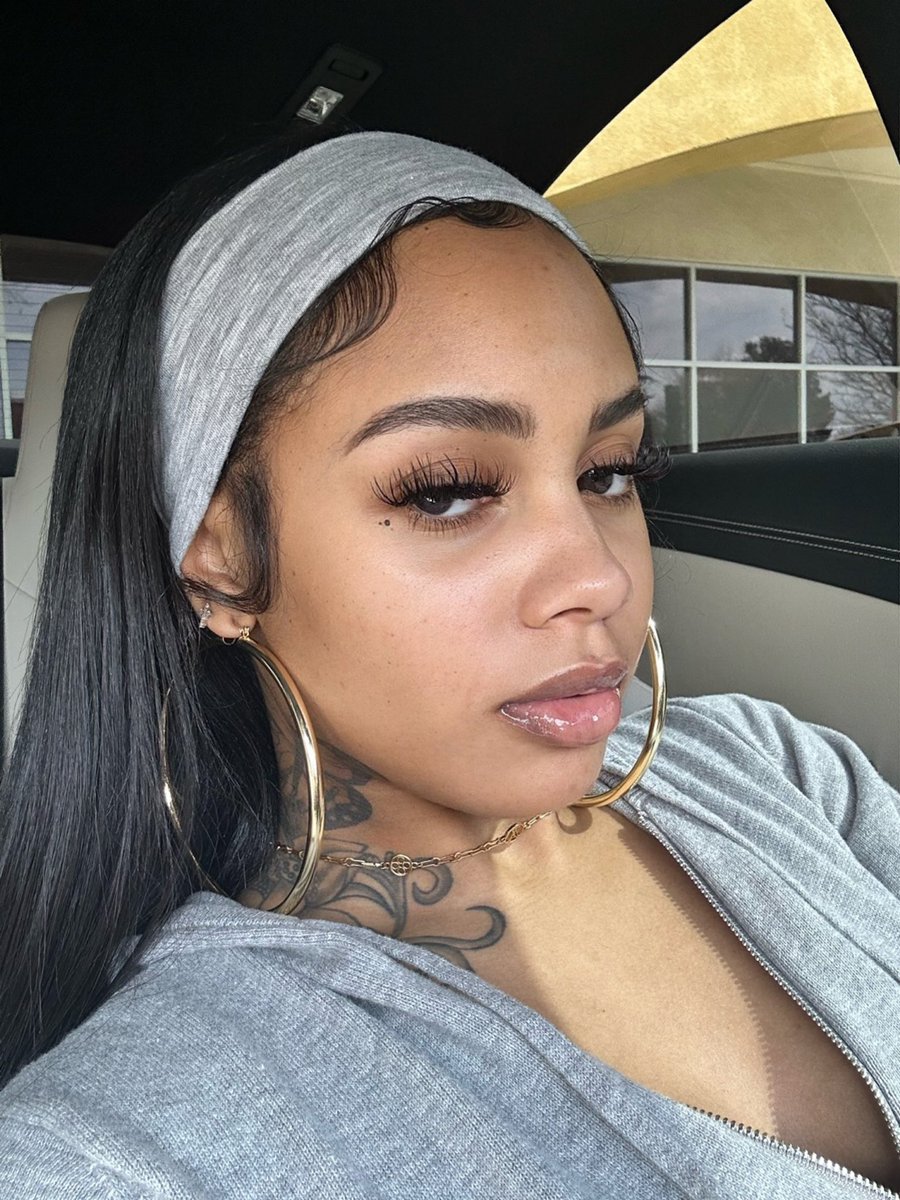 👑 On Twitter You Fine As Fuck