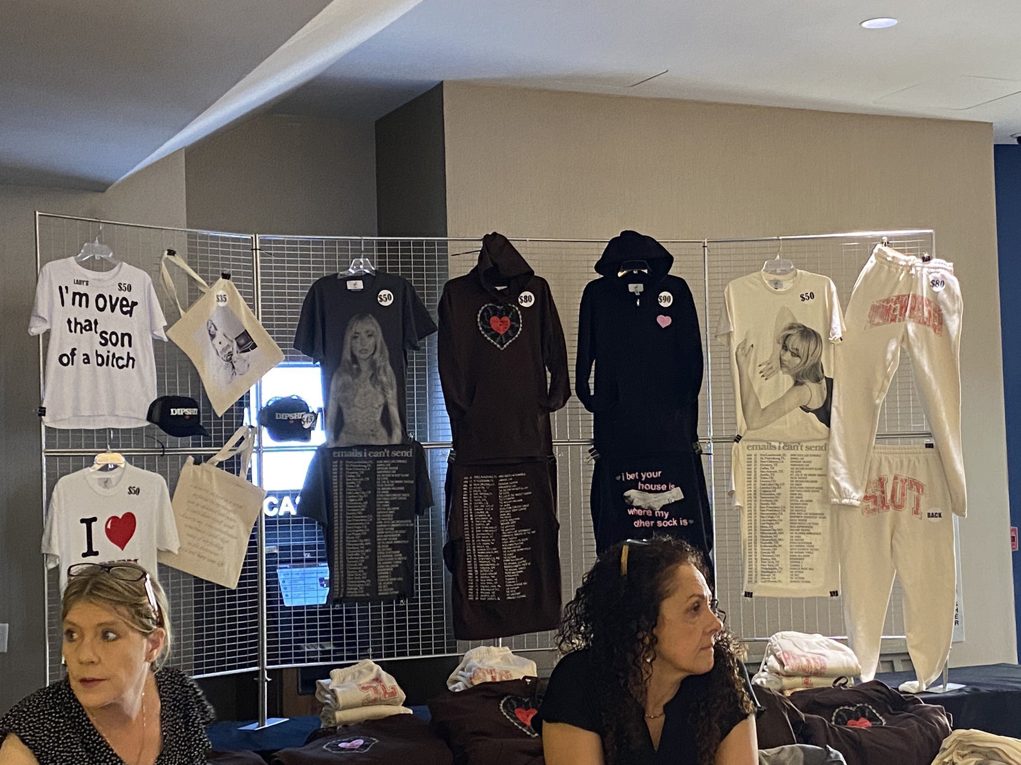 Sabrina Carpenter Tour Info on Twitter: "#EmailsICantSendTour merch! https://t.co/85bYHq99p8 ...