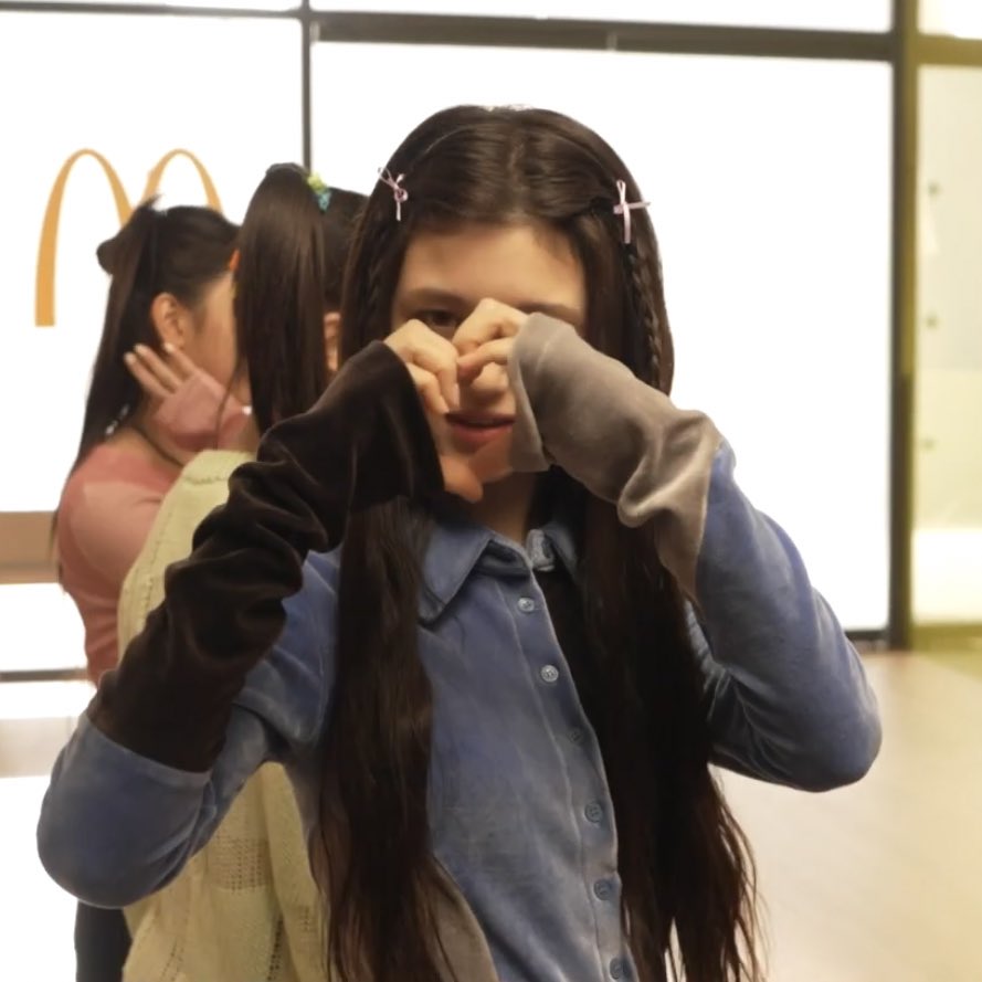 NewJeans Loops 🐇 on Twitter: "Mo Jihye ️ #뉴진스 #NewJeans #다니엘 #Danielle"