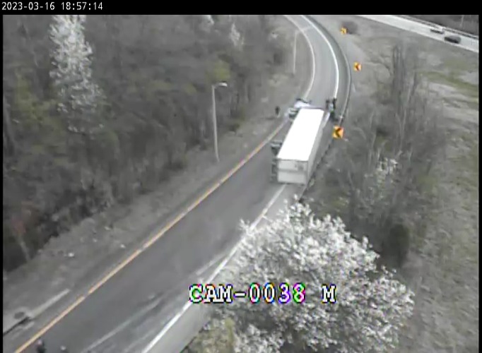 WDRB News on Twitter: "Ramp from SB I-71 to WB I-264 reopens after overturned semi blocked it ...