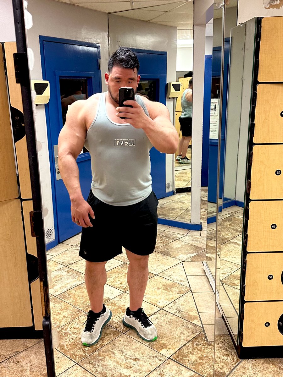 Muscle Worship 🇬🇧 on Twitter: "RT @thegaysianbb: Solid shoulders day"
