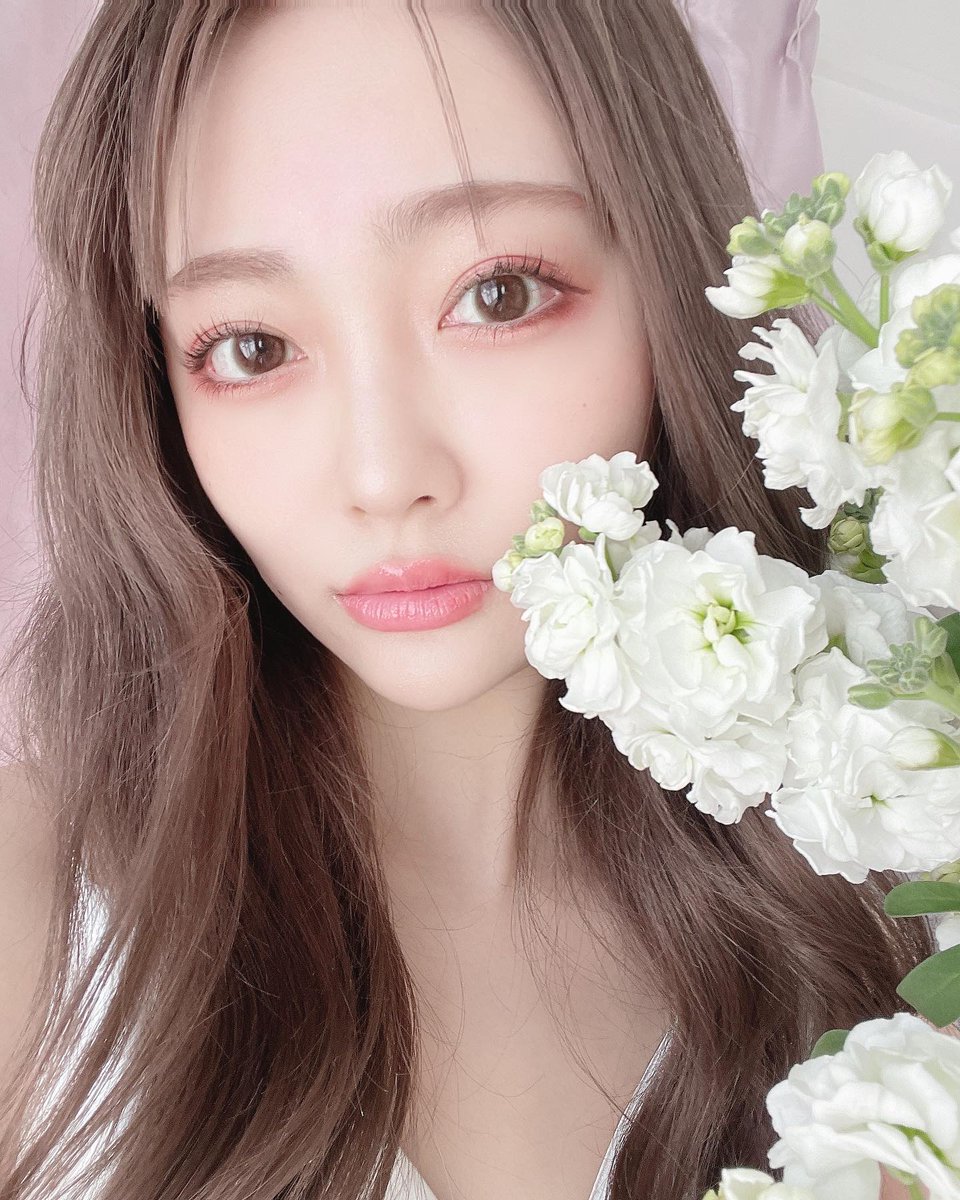 Posting Cute Girl On Twitter みうらうみ