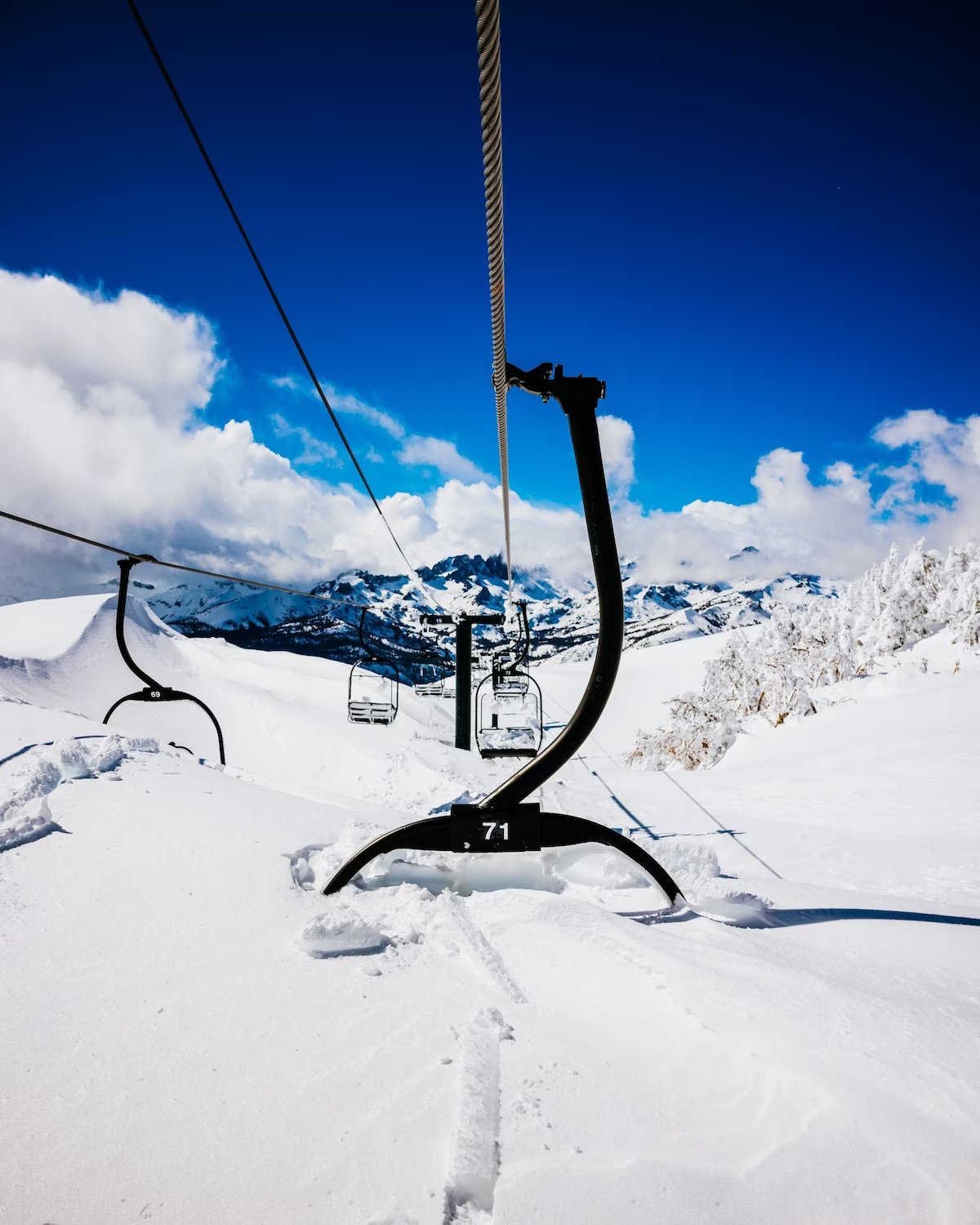 Capital Weather Gang on Twitter: "CRAZY PICS of BURIED ski lifts from the Sierra. Top left via ...