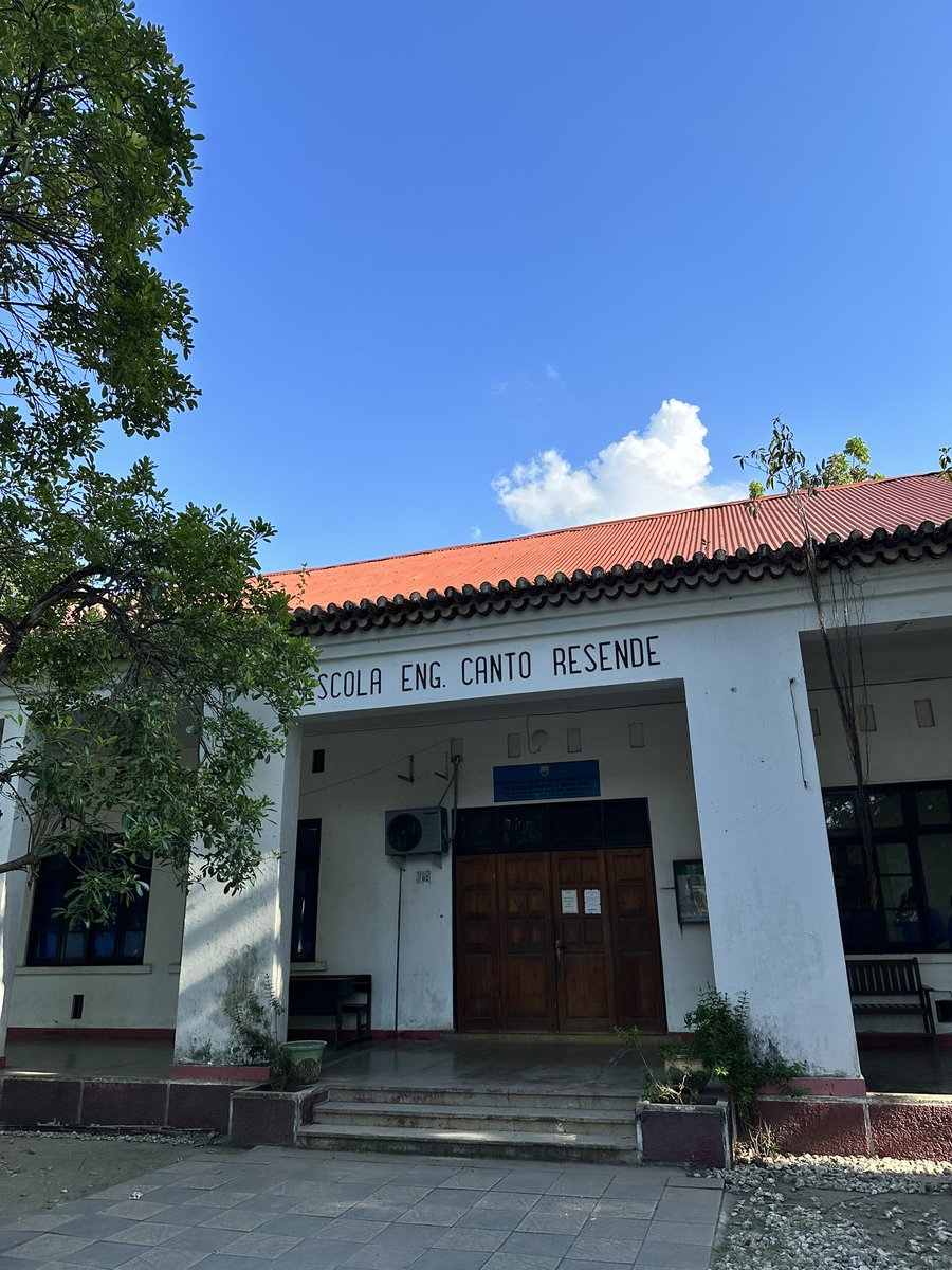 Jalan-jalan sore di area old town Dili sambil jelajah salah satu kampus ...