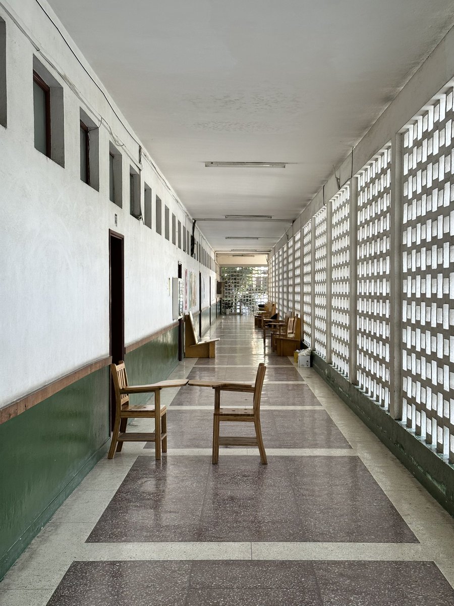 Jalan-jalan sore di area old town Dili sambil jelajah salah satu kampus ...