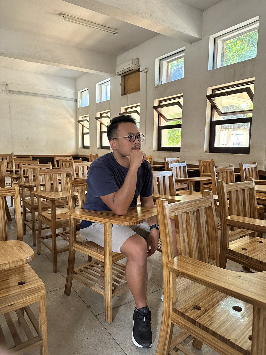 Jalan-jalan sore di area old town Dili sambil jelajah salah satu kampus ...