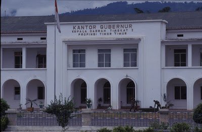 Jalan-jalan sore di area old town Dili sambil jelajah salah satu kampus ...