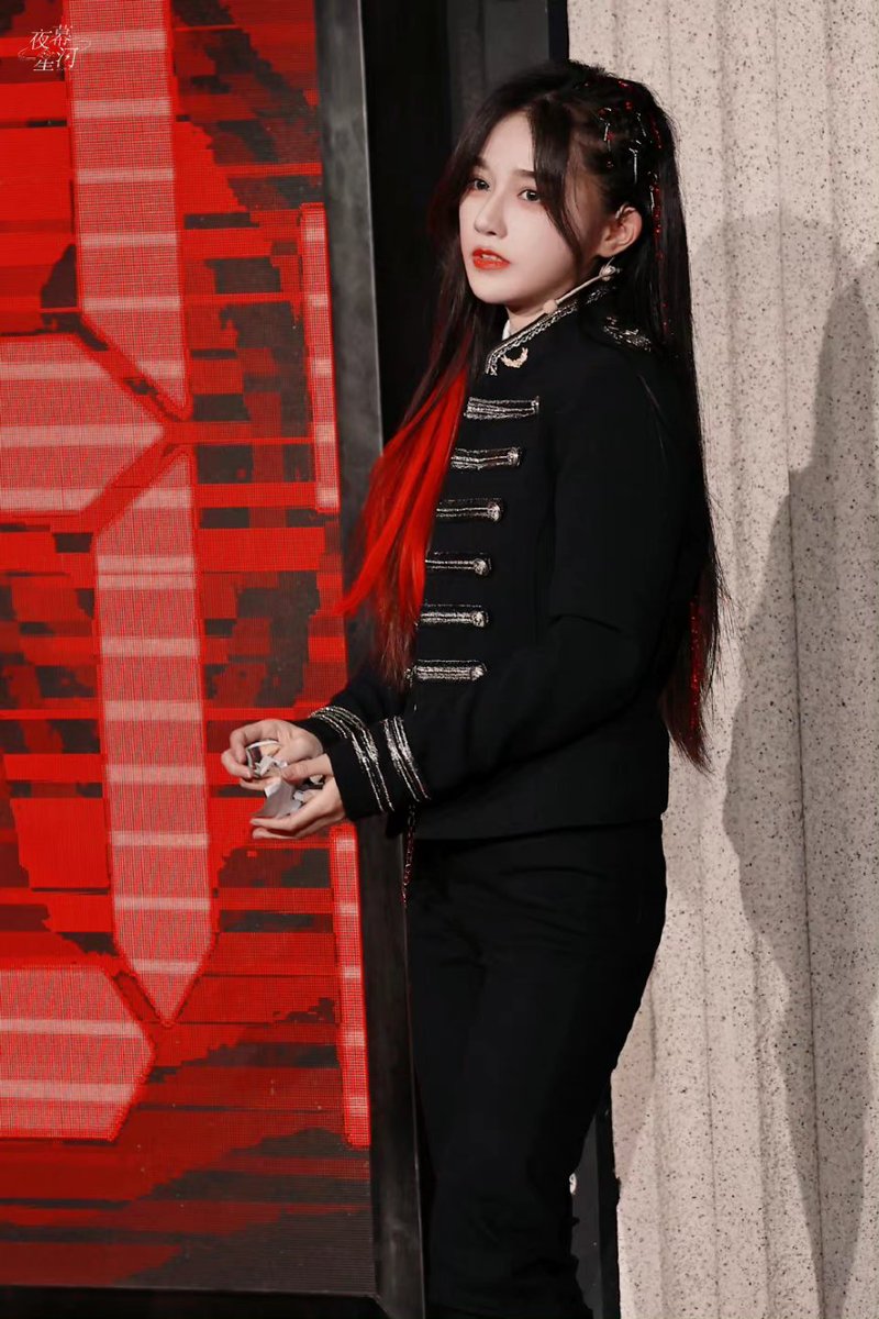 Su ShanShan's Starlight ⚡ on Twitter: "230311 | © 夜幕星河·苏杉杉 Birthday stage Unit《无罪无我》 #羽化成蝶 #苏杉杉 ...