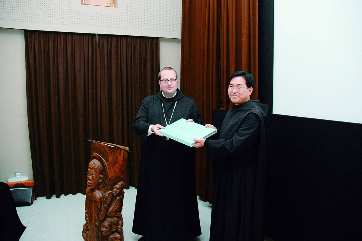 인스티즈(instiz) on Twitter: "50억 유혹을 뿌리치고 독일 수도원이 한국으로 반환한 화첩 (링크에 더있어요👉) https://instiz.net/pt ...