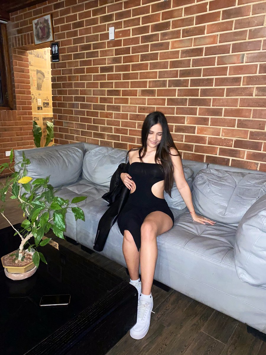 AMANDA LÓPEZ on Twitter: "un título?"