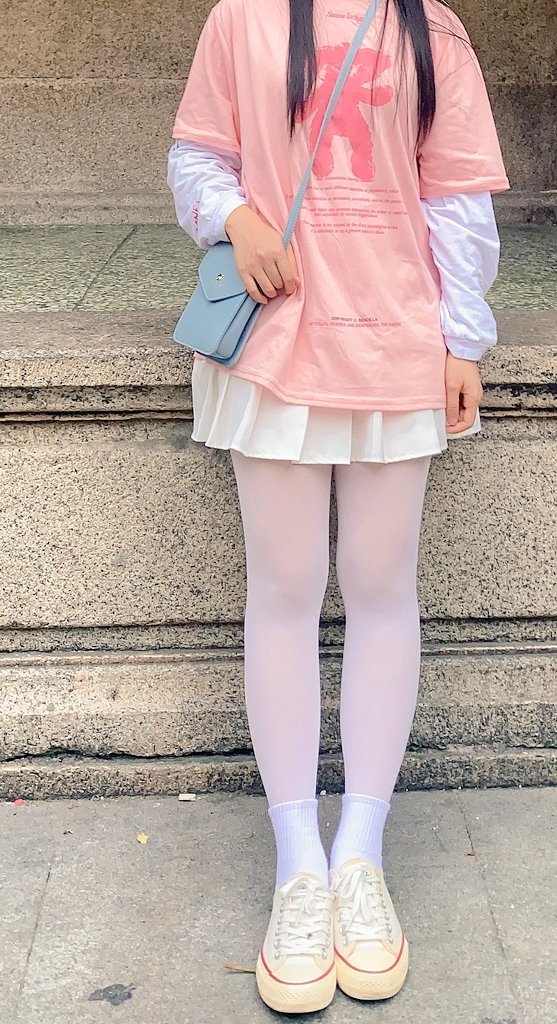 丝袜小骚妻 On Twitter 👧🏻啊,你看我手机相册了?确实里面的自拍都没给你看过,因为不是给你拍的啊😋我不喜欢白丝,但是主人每次看到白丝小妹妹就流口水,所以我也要挑战下,结果不错哦