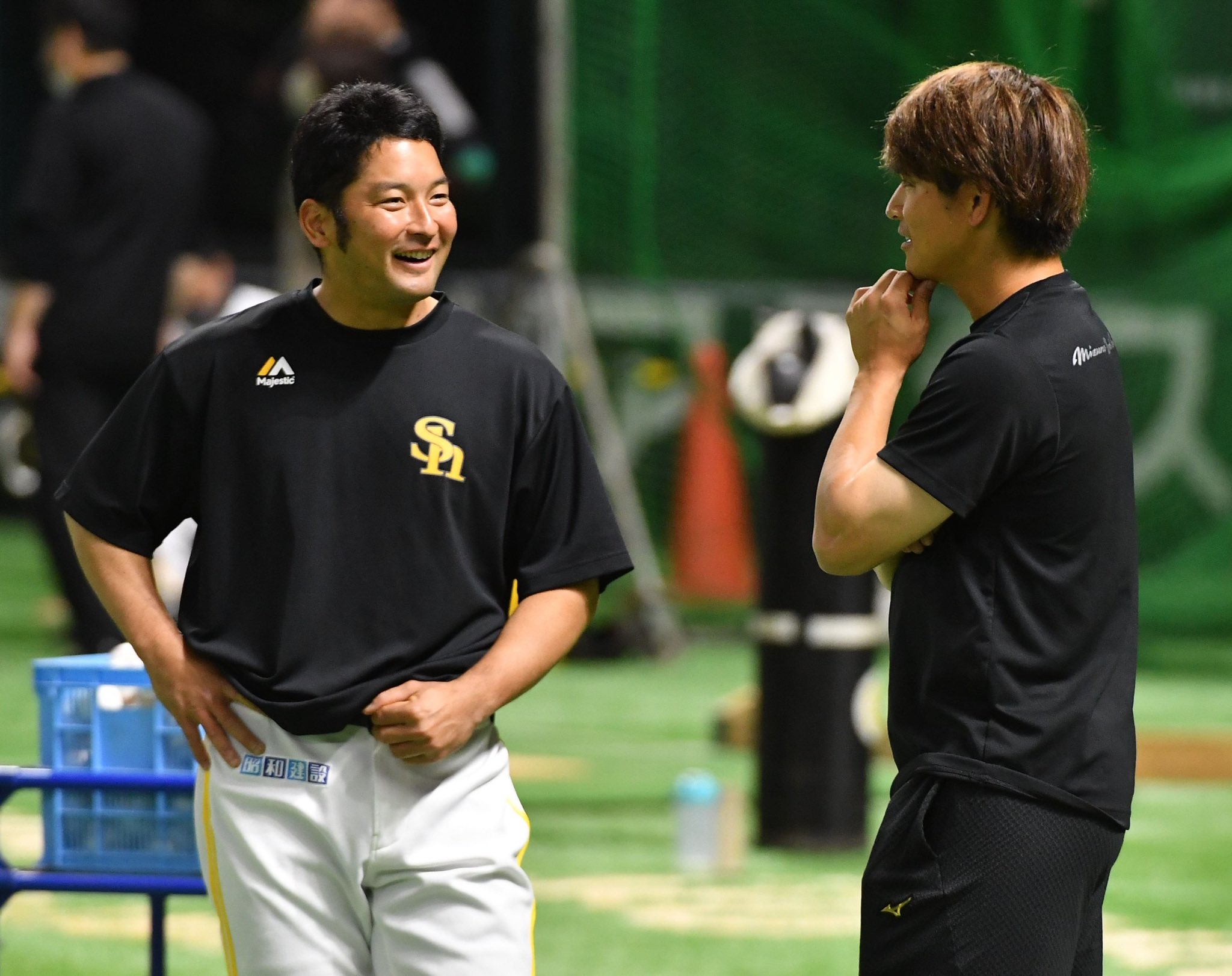 日刊スポーツ・ソフトバンク担当 on Twitter: "【 #ソフトバンク - #DeNA OP戦】 再会シリーズ④ 嶺井選手とDeNAナインその2 #sbhawks https://t ...