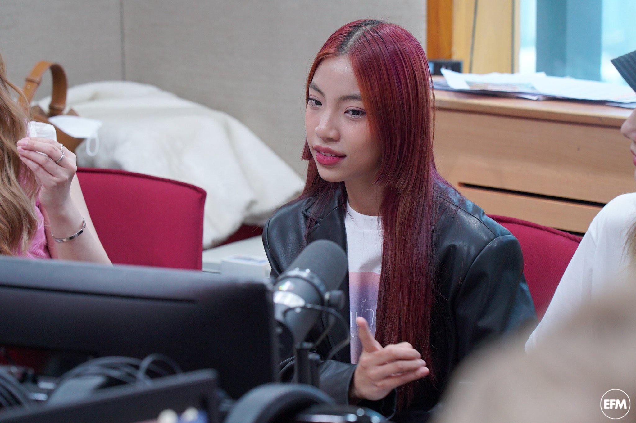 EFM STATION on Twitter: "EFM DJ PLAYLIST [LIVE] วันนี้ไม่ได้มาขายถั่วร์! แต่ชวนสาวๆ #4EVE มา ...