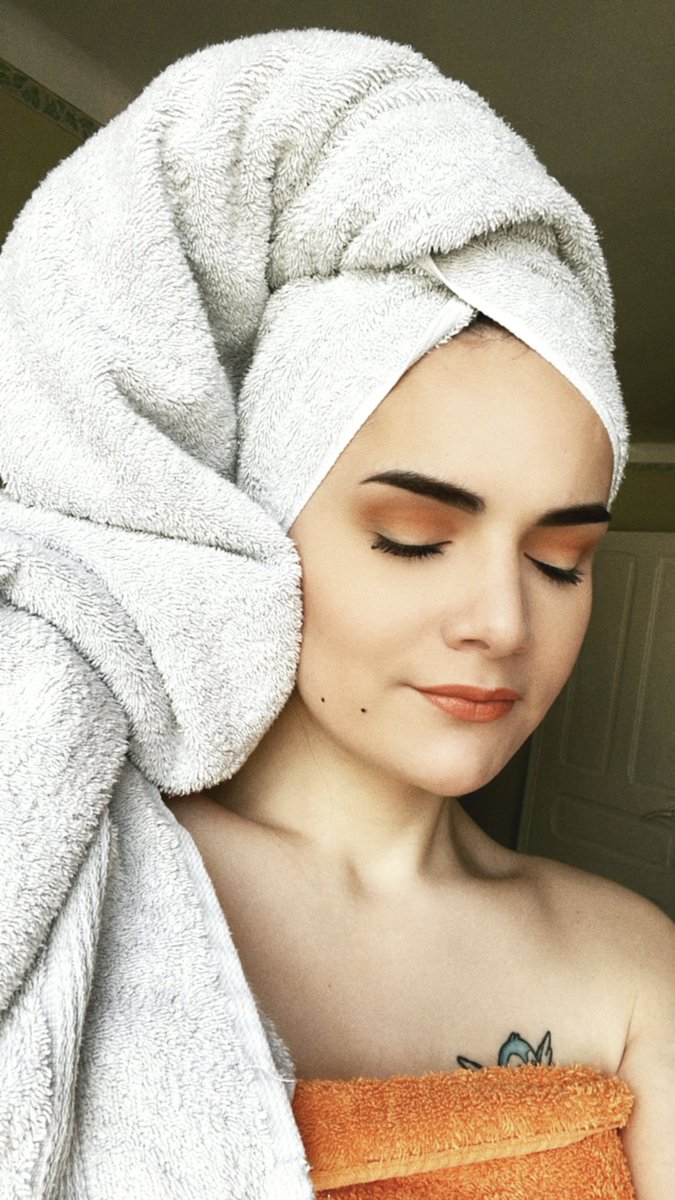 Laura Badler 🏳️‍⚧️ 🏻 On Twitter 🍊🧡