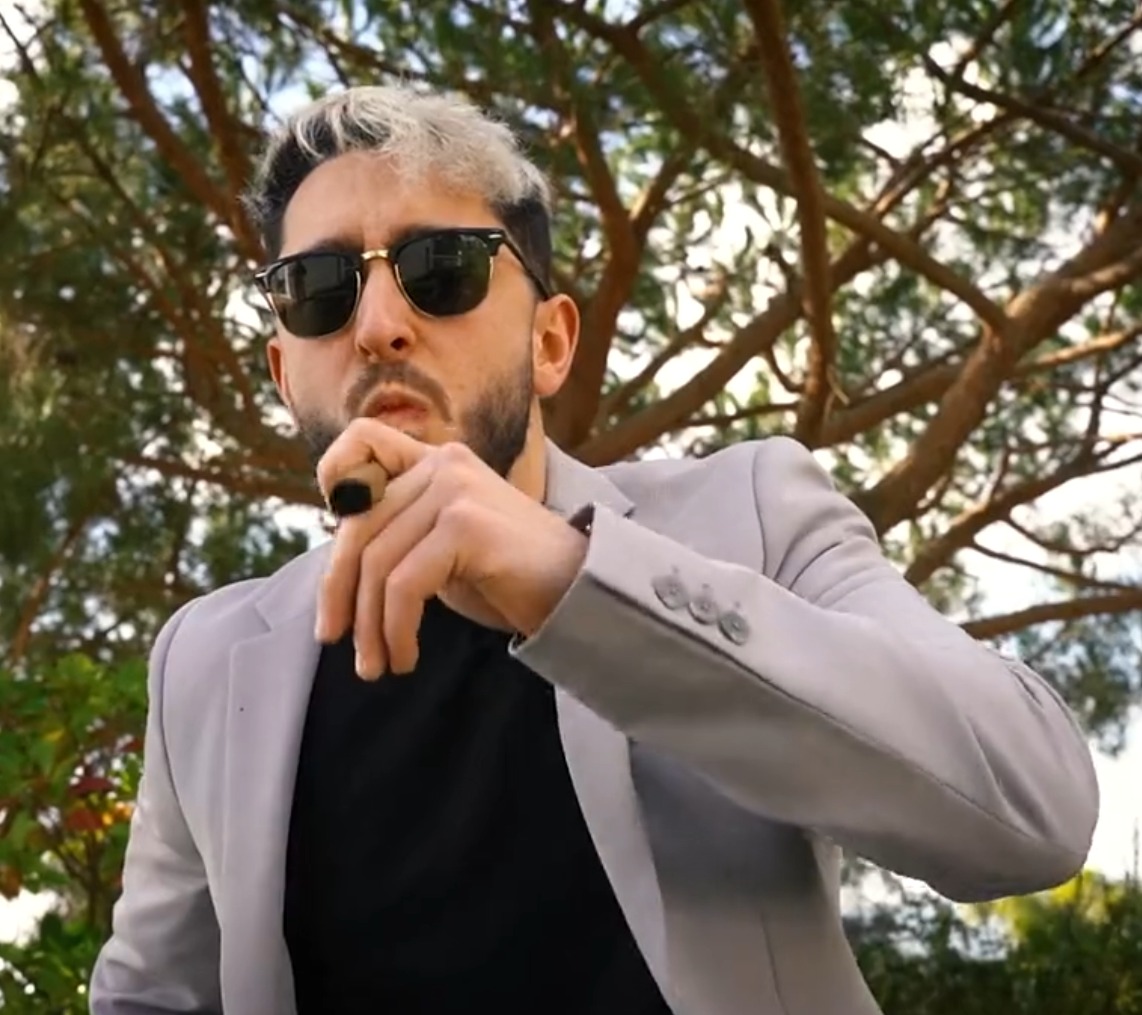 Pursi el Risis on Twitter: "La verdadera cara de Spursito: creído, egoísta y f*rro con sus fans ...