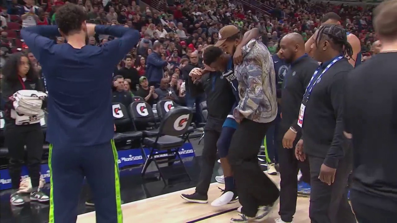 ClutchPoints on Twitter: "Anthony Edwards had to be helped back to the locker room after rolling ...