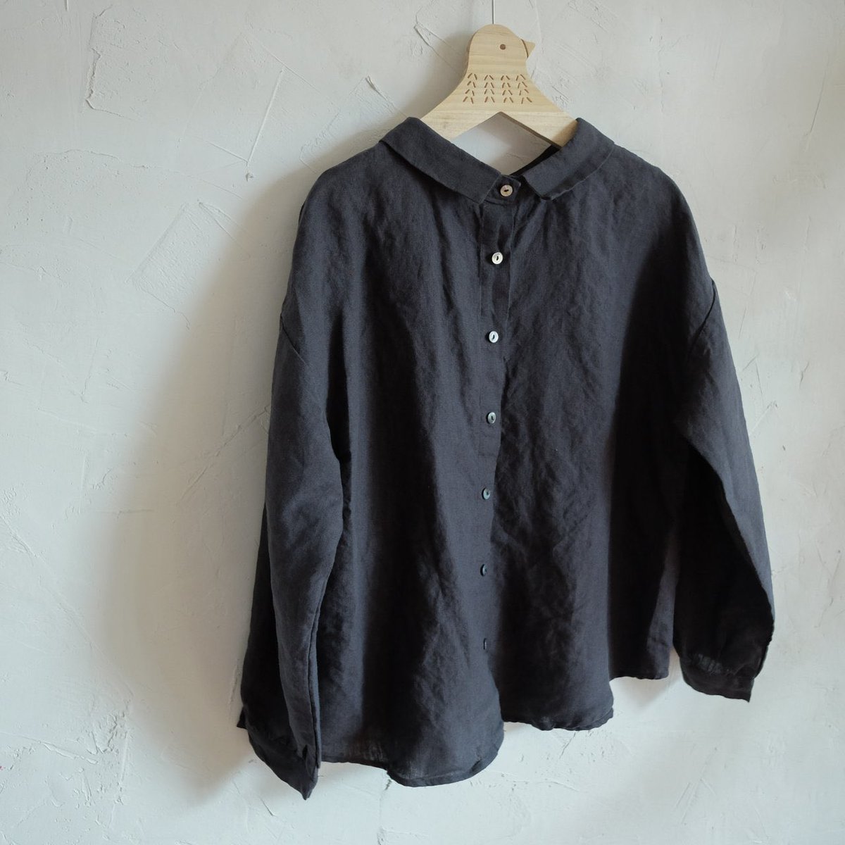 Forico 포리코 On Twitter 신상 오스터 리넨 셔츠 앞뒤 양면으로 연출하실 수 있는 리넨 블라우스셔츠입니다 넥 주름이 예쁘게 들어가 레이어드용으로도 좋고