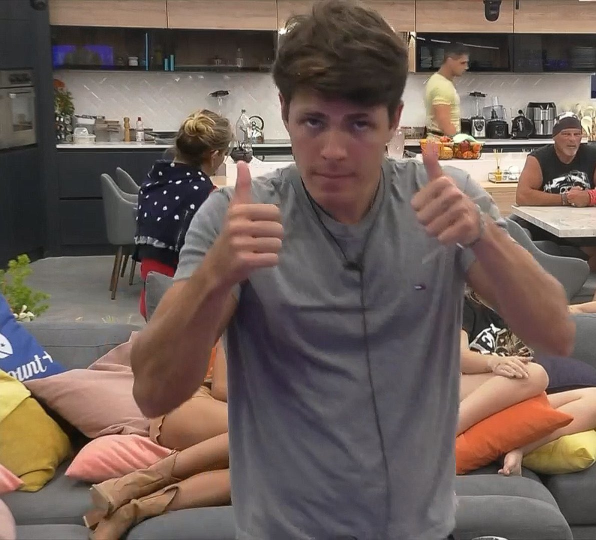 anto NACHO AL 9009 on Twitter: "RT @itsnicols: 5 meses de marcos en GH, me he reído a carcajadas ...